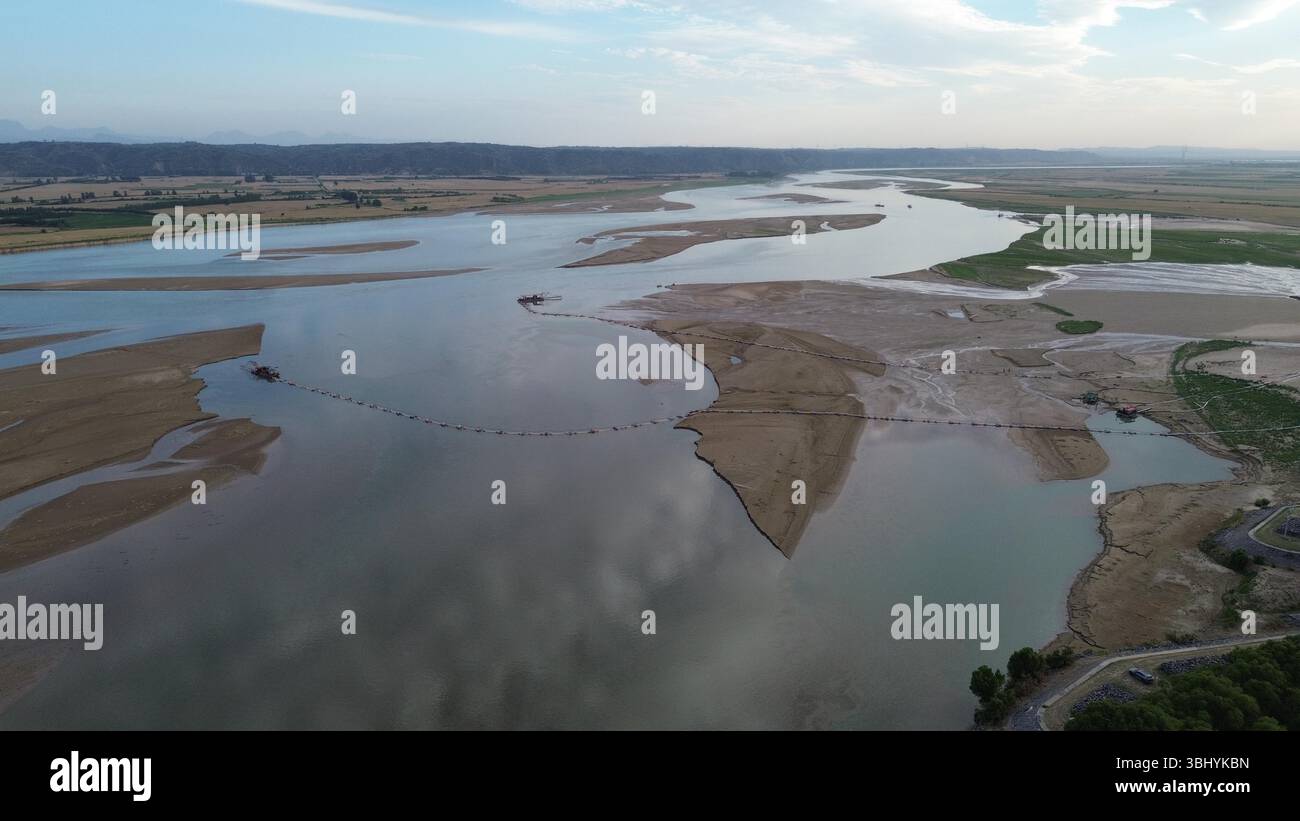 Aerial photo shows the summer scenery of the Yellow River in Jiaozuo ...