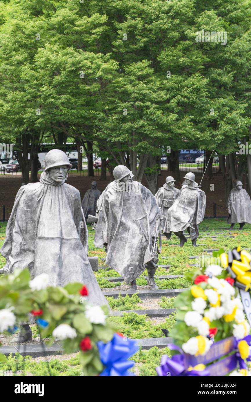 Washington D.C., USA, May 26, 2025. Bronze statues of soldiers and ...