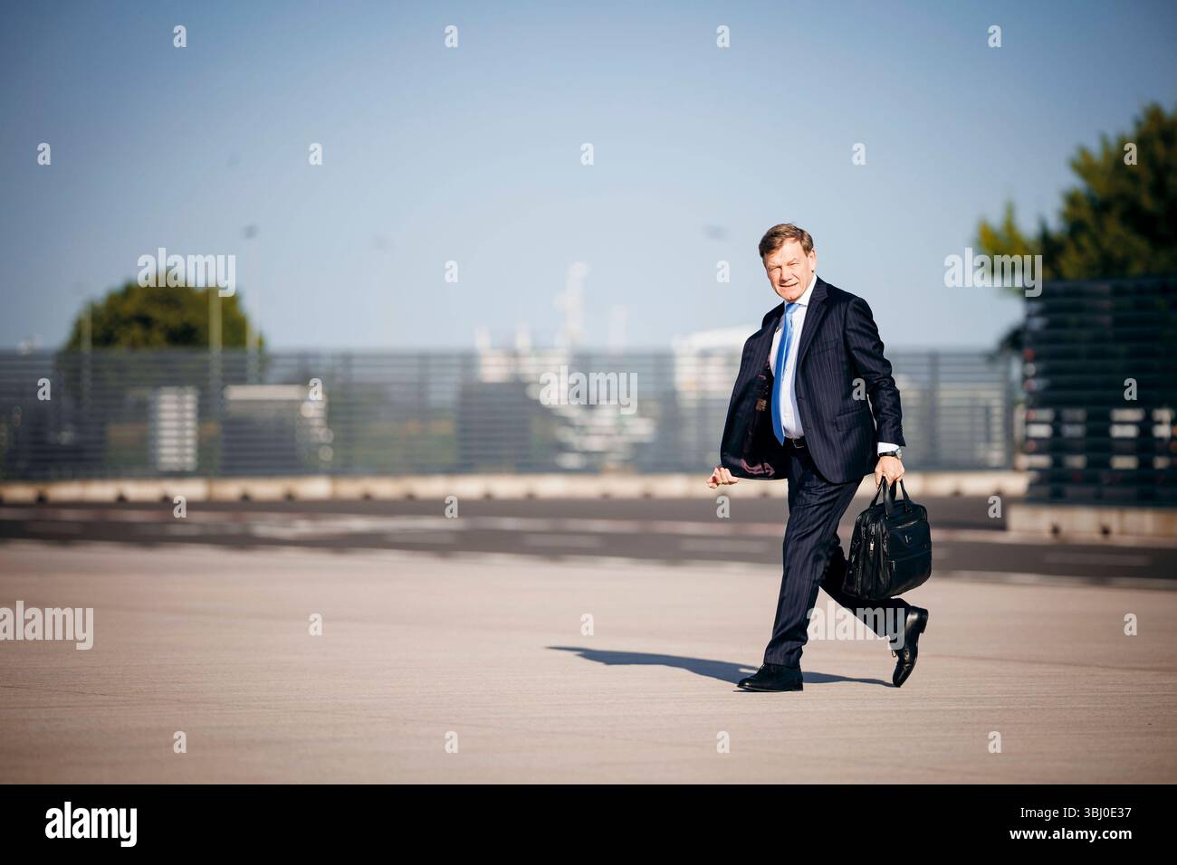 Johann Wadephul CDU, Bundesaussenminister, aufgenommen beim betreten ...