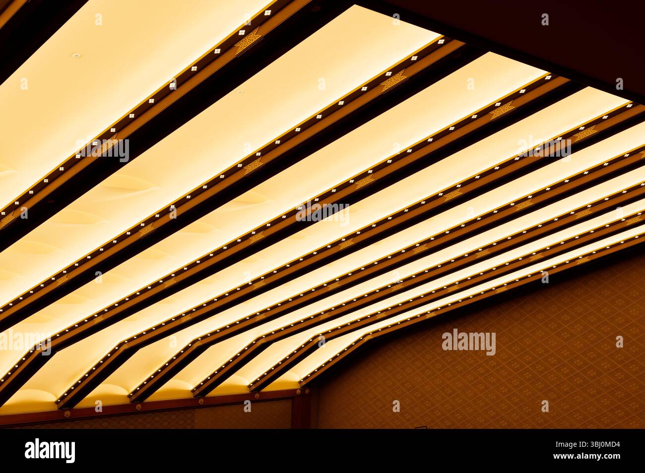 Elegant traditional architecture lit hi-res stock photography and ...