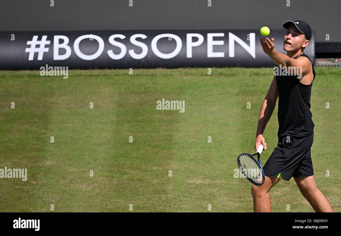 Justin Engel (GER) Aktion Aufschlag Tennis Herren BOSS Open ATP 250 ...