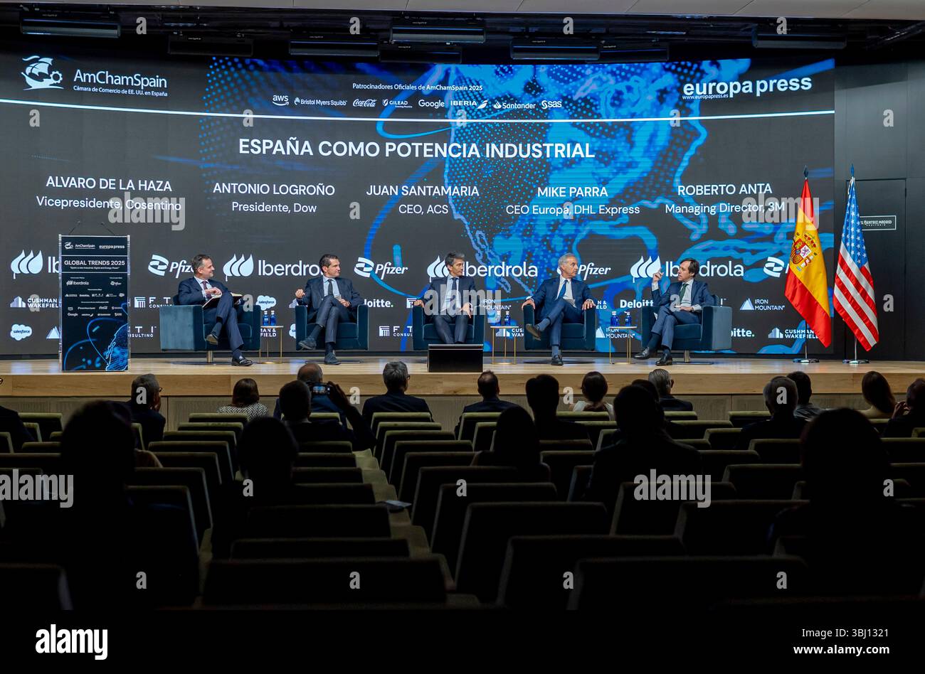 (L-R) Cosentino vice-president Alvaro de la Haza, Dow president Antonio ...