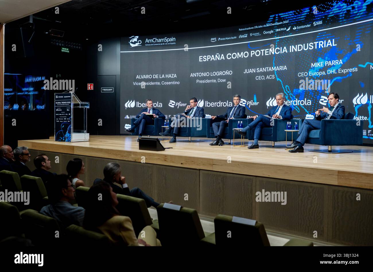 (L-R) Cosentino vice-president Alvaro de la Haza, Dow president Antonio ...
