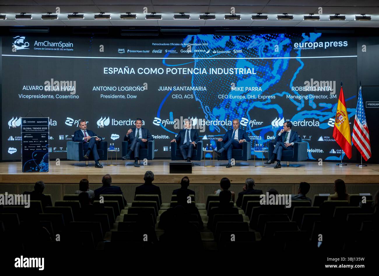 (L-R) Cosentino vice-president Alvaro de la Haza, Dow president Antonio ...