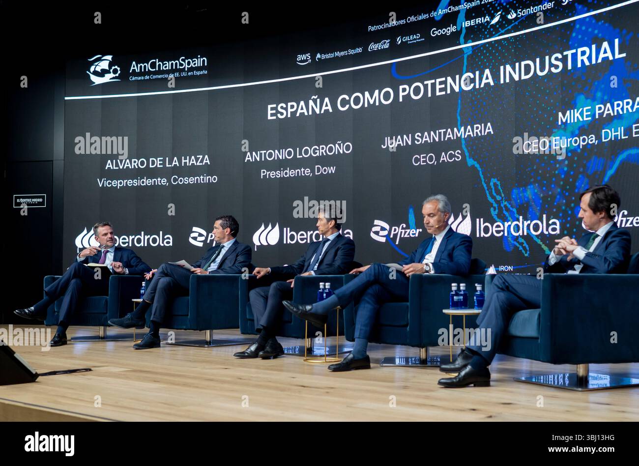 (L-R) Cosentino vice-president Alvaro de la Haza, Dow president Antonio ...