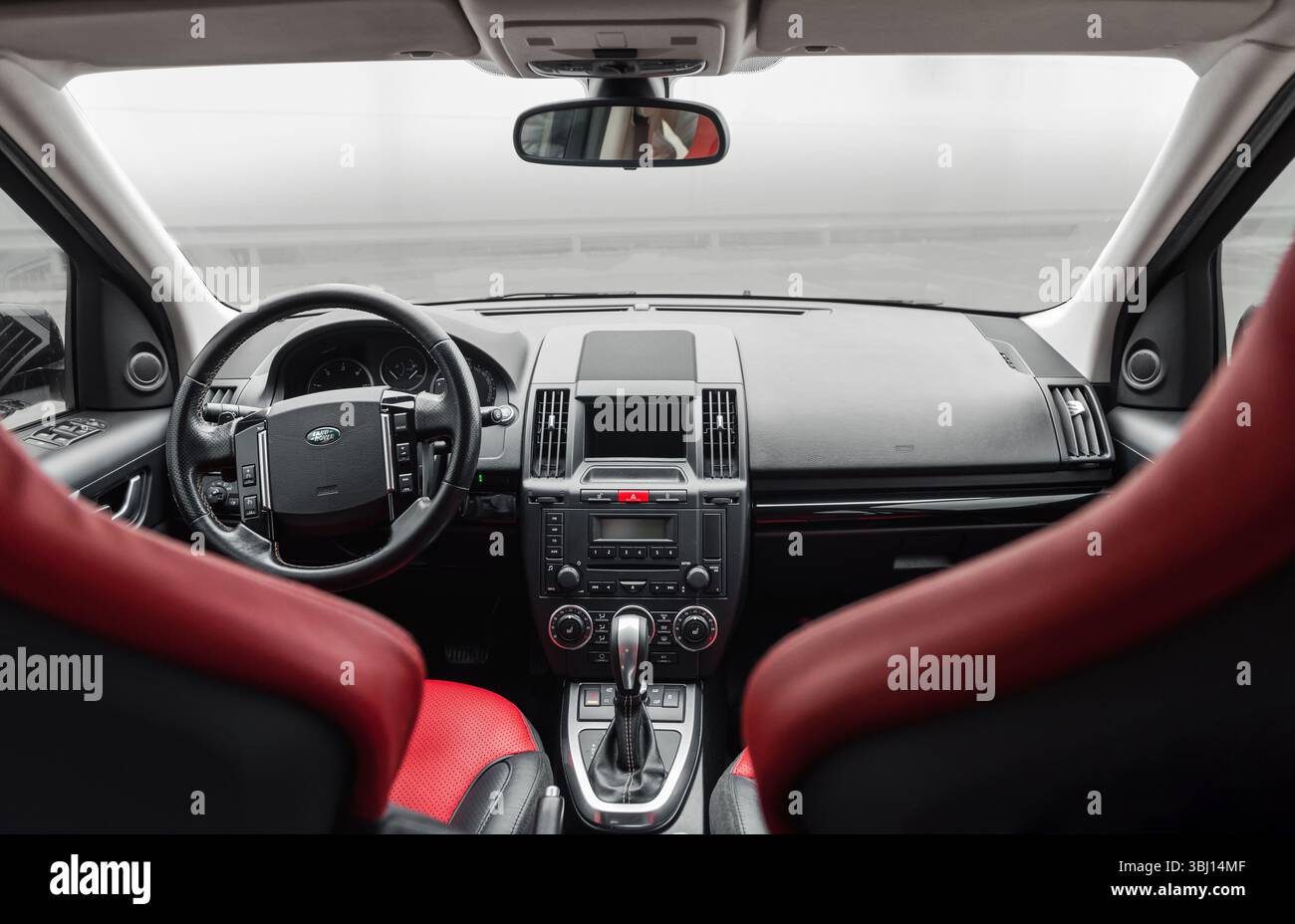 Land Rover interior - front panel. Freelander SUV interior: red leather ...