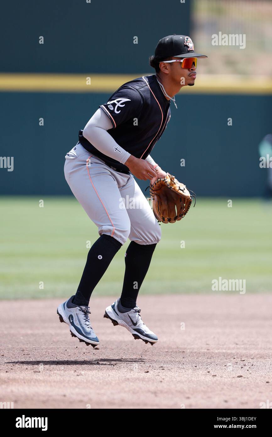 Columbus Clingstones third baseman Keshawn Ogans (1) on defense against ...