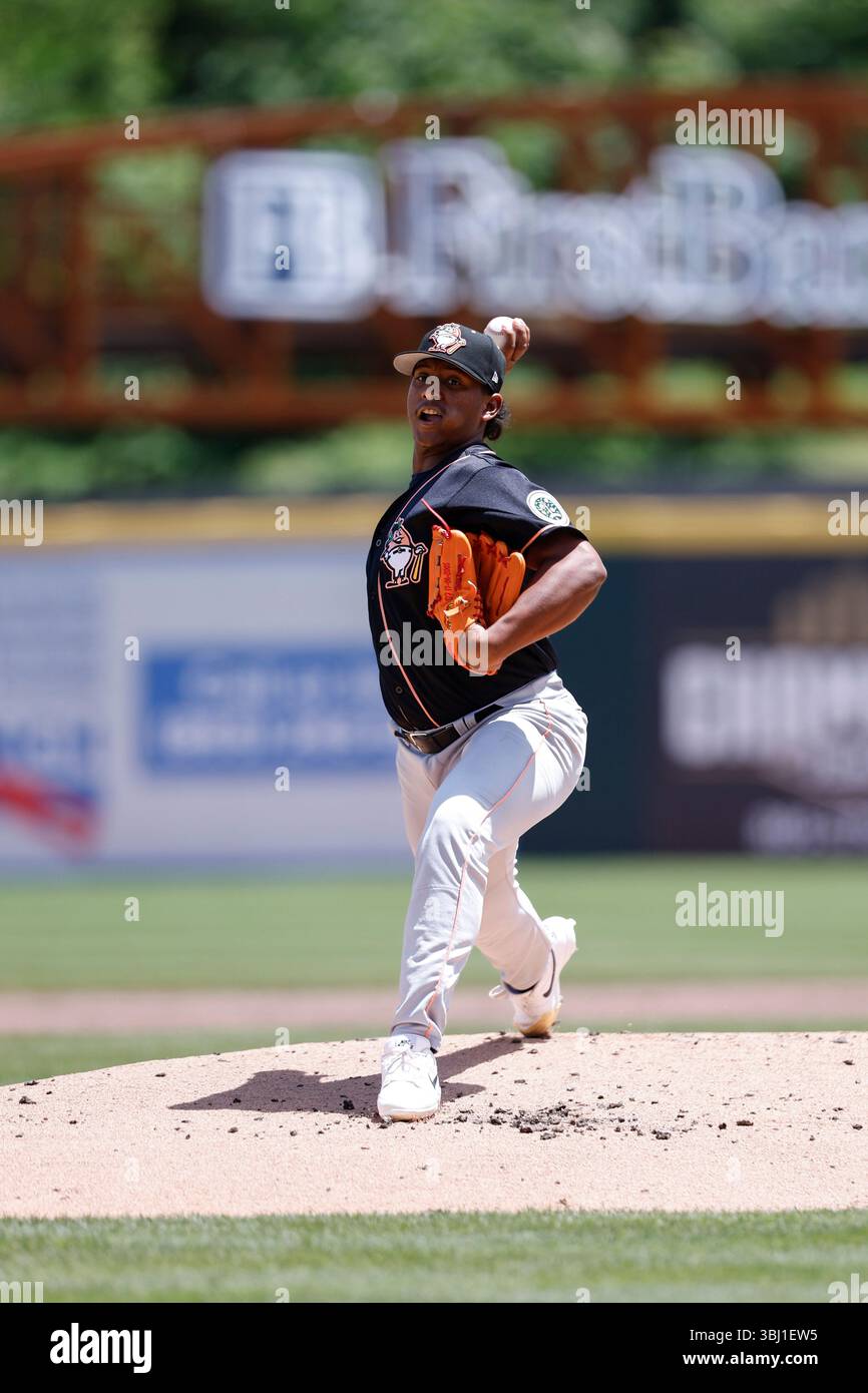 Columbus Clingstones starting pitcher Didier Fuentes (37) in action ...