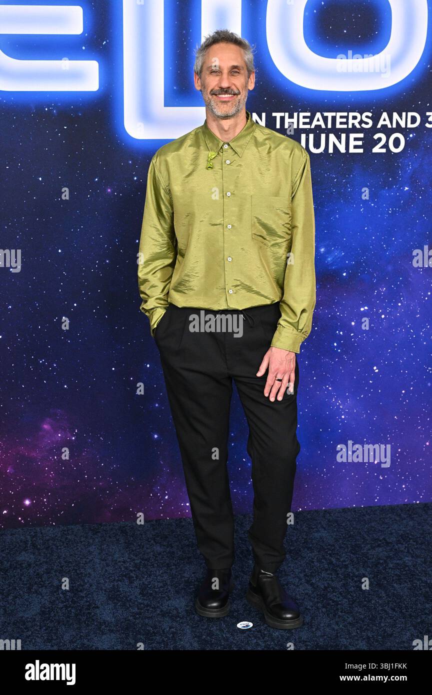 Rob Simonsen bei der Premiere des Animationsfilms 'Elio' im El Capitan ...
