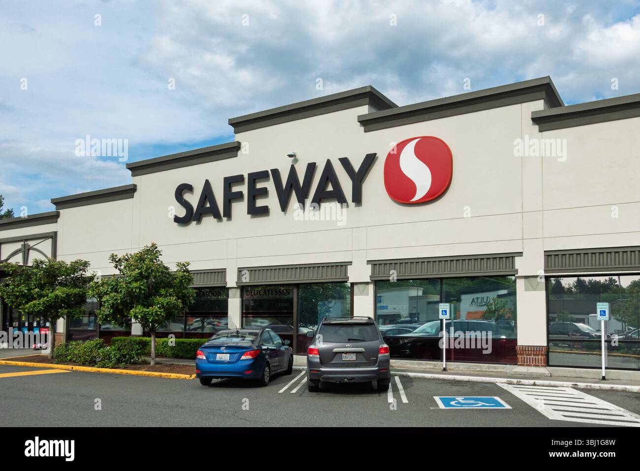 REDMOND, WA, USA, MAY 25, 2025:Safeway retail grocery store exterior ...