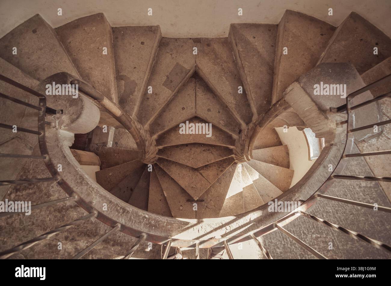 Double spiral staircase in Graz. Doppelwendeltreppe - double symmetric ...