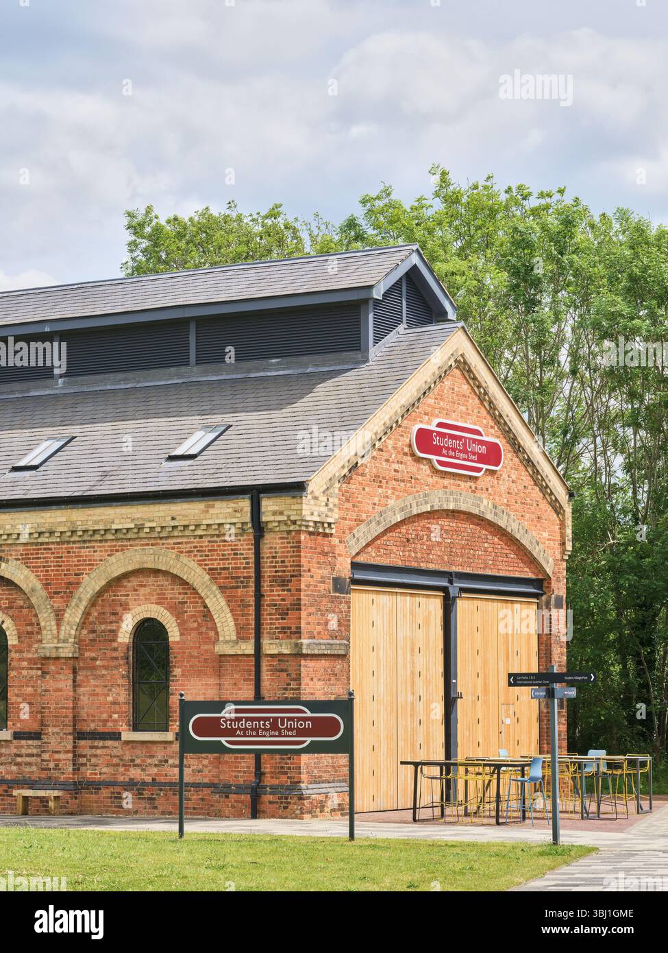 Students' Union in the Engine Shed at the University of Northampton ...