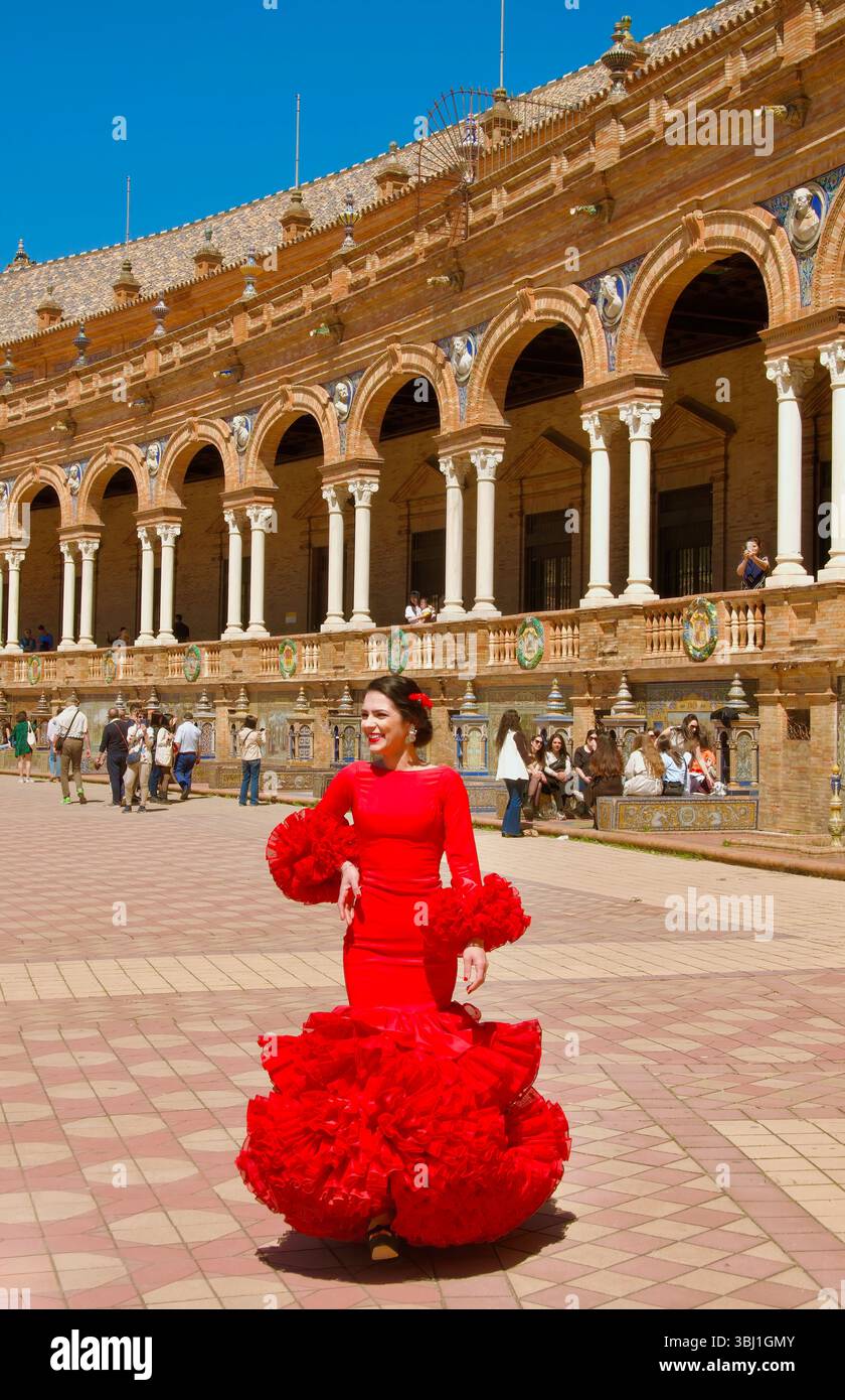 Woman in traditional seville hi-res stock photography and images - Alamy
