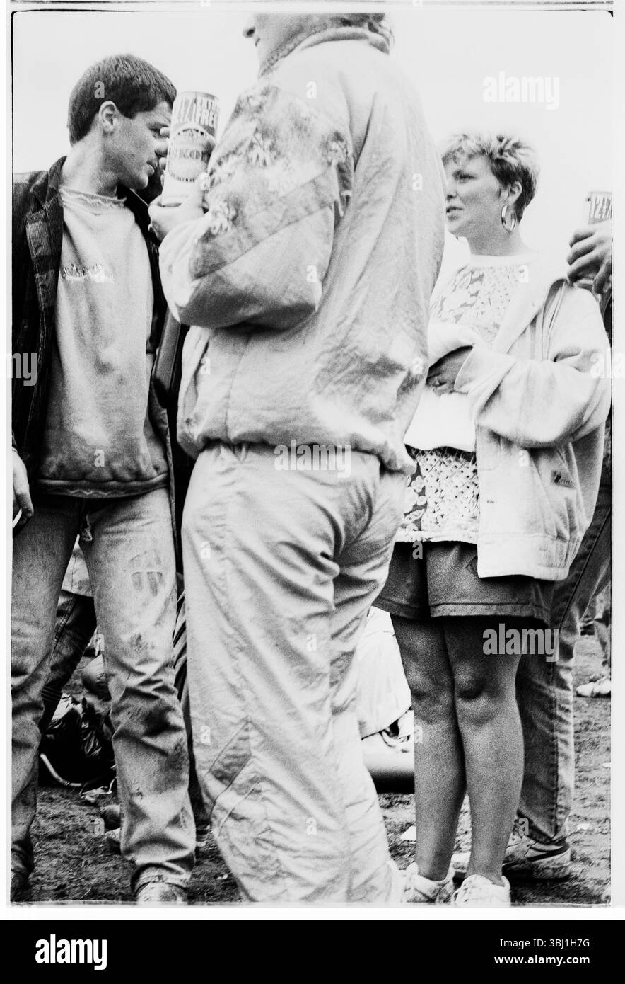 FESTIVAL GOERS, ROCK FANS, GLASTONBURY 90: People in 80s styles and ...