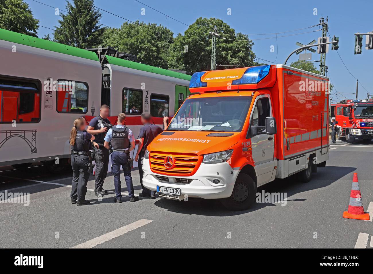 Tödlicher Bahnunfall An einem Bahnübergang mit Halbschranke ereignete ...