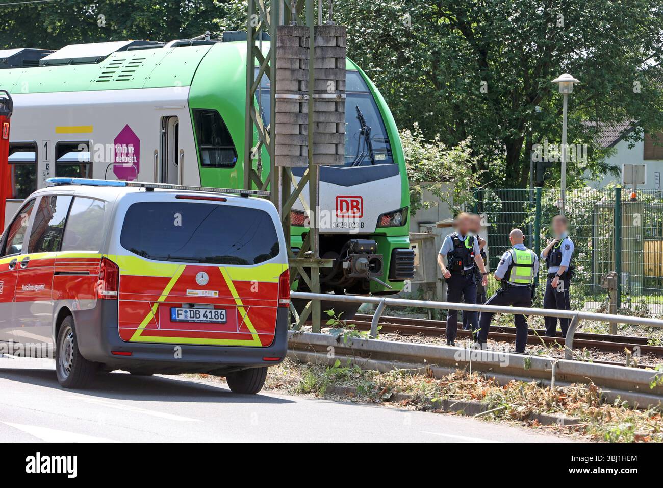 Tödlicher Bahnunfall An einem Bahnübergang mit Halbschranke ereignete ...