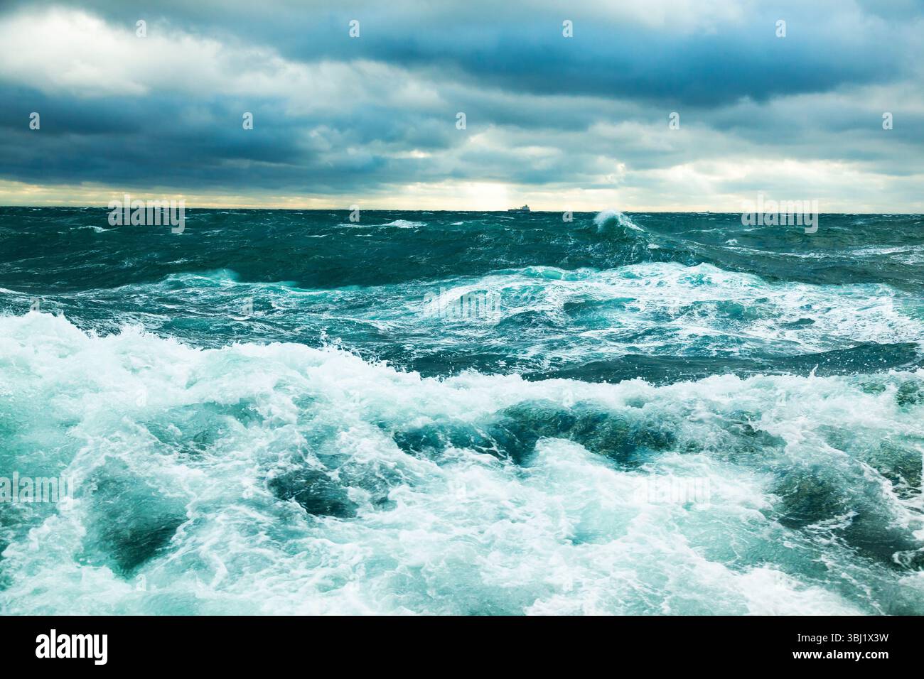 A storm in the ocean. Storm waves in the open ocean Stock Photo - Alamy