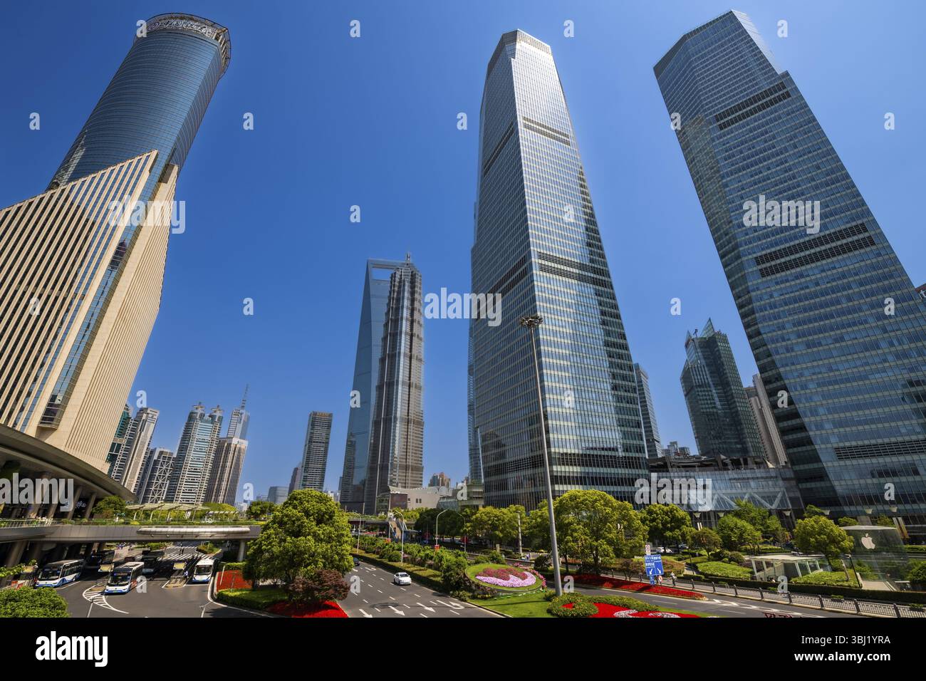 Skyscraper, roundabout, IFC Tower, Shanghai Tower, Pudong, Shanghai, People's Republic of China ...