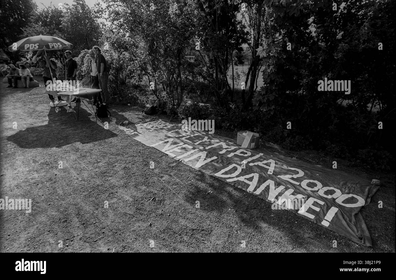 1992 political event Black and White Stock Photos & Images - Alamy