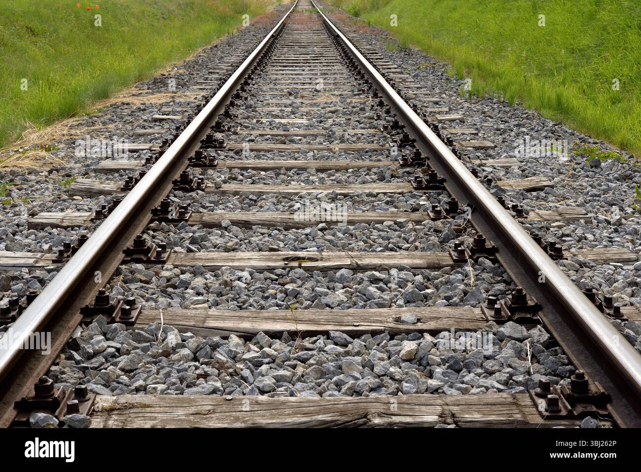 Green embankments hi-res stock photography and images - Alamy