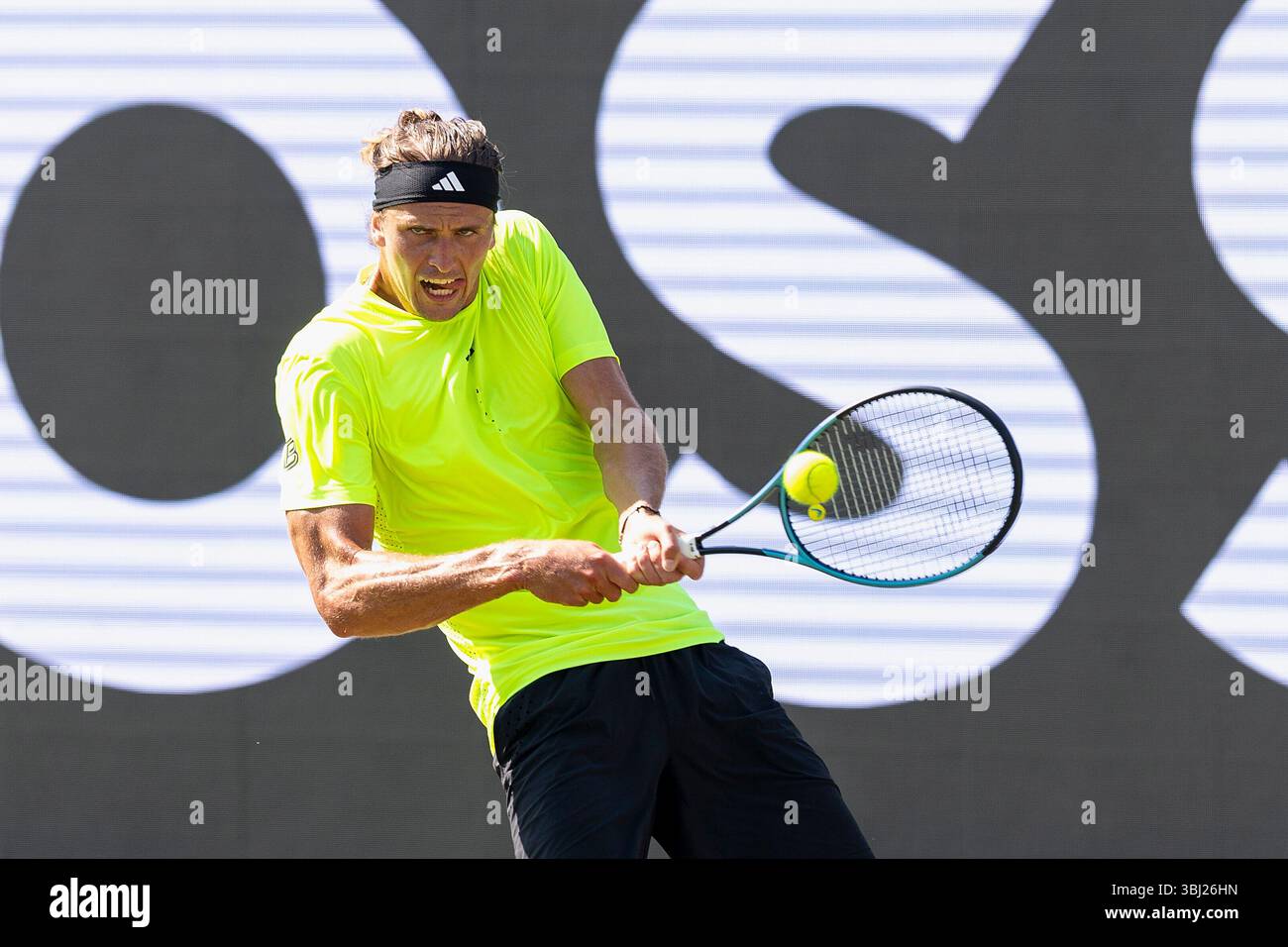 Stuttgart, Deutschland. 12th June, 2025. Alexander Zverev (Germany) bei seinem Match gegen ...