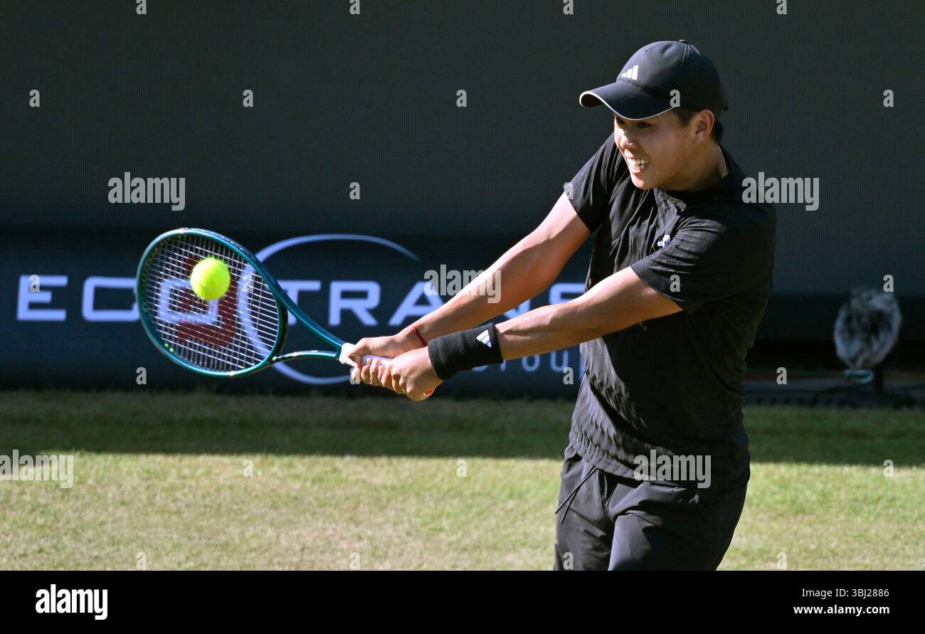 Learner Tien (USA) Aktion Tennis Herren BOSS Open ATP 250 Stuttgart ...