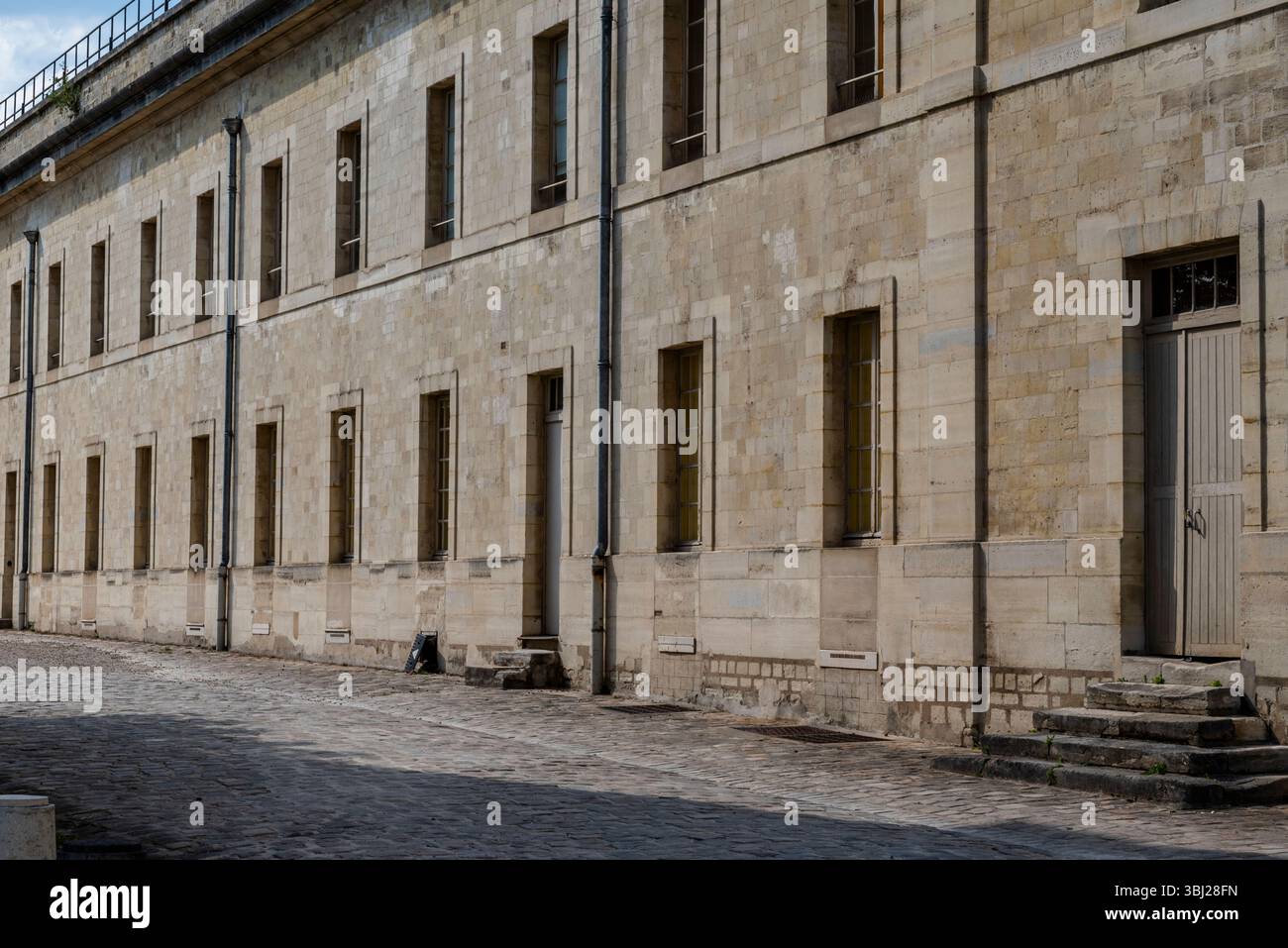 Paris military barracks hi-res stock photography and images - Alamy