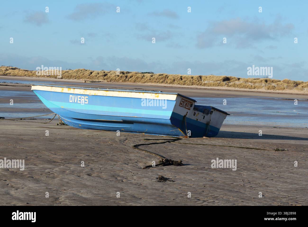 Boat on beach, Beadnell Beach, Northumberland Stock Photo - Alamy