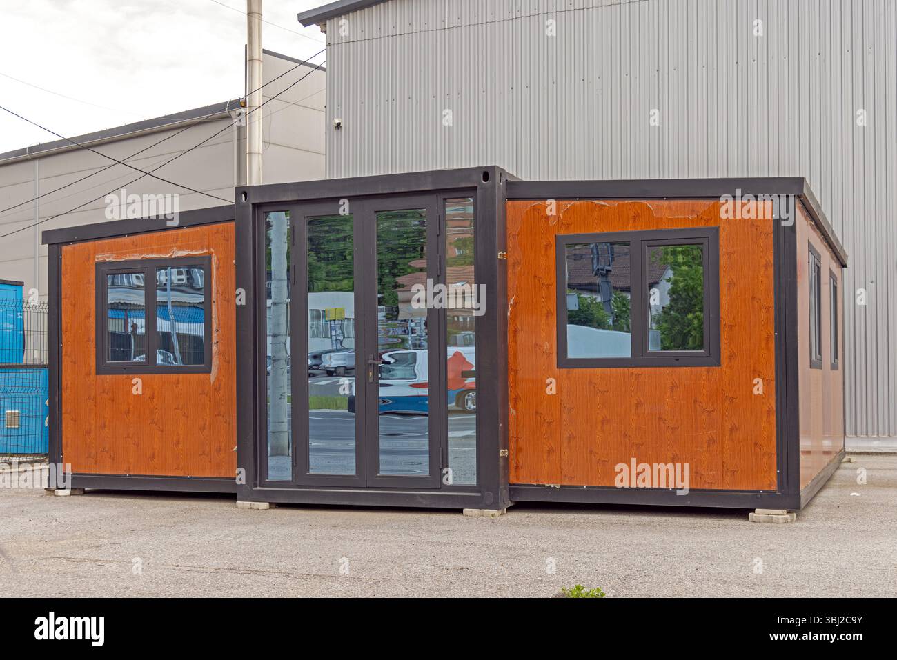 Expandable Double Wings Shipping Container Office Conversion in Front ...