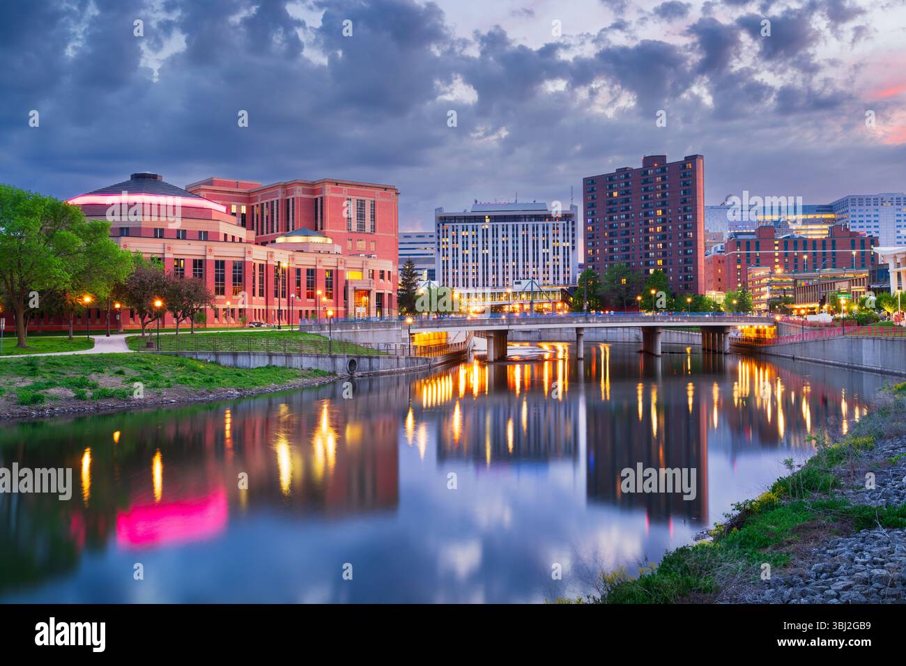 Rochester, Minnesota, USA cityscape on the Zumbro River at blue hour ...