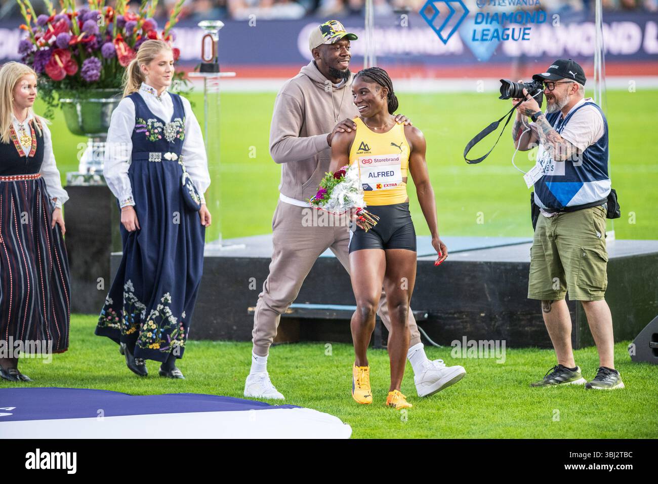 Oslo, Noruega. 12th June, 2025. Usain Bolt and Julien Alfred during the ...