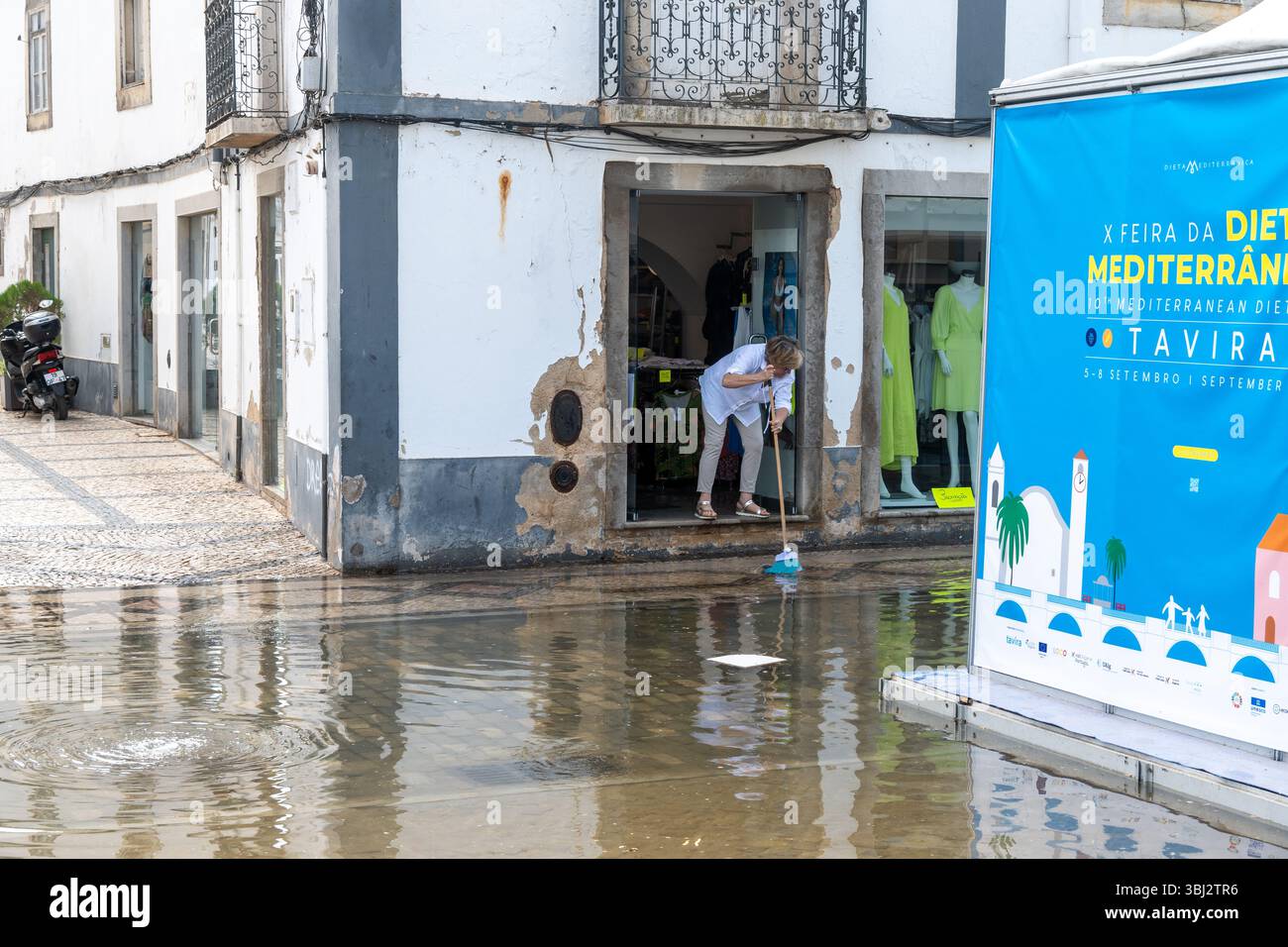 Woman water wet clothes hi-res stock photography and images - Alamy