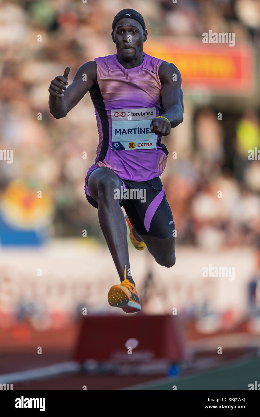 Men triple jump hi-res stock photography and images - Alamy