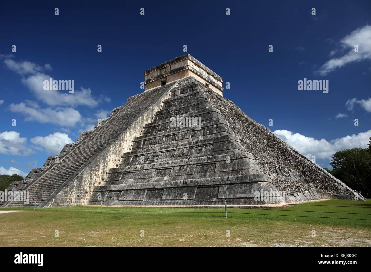 The Temple of Kukulcan (El Castillo) in Chichen Itza complex, Mexico Stock Photo - Alamy