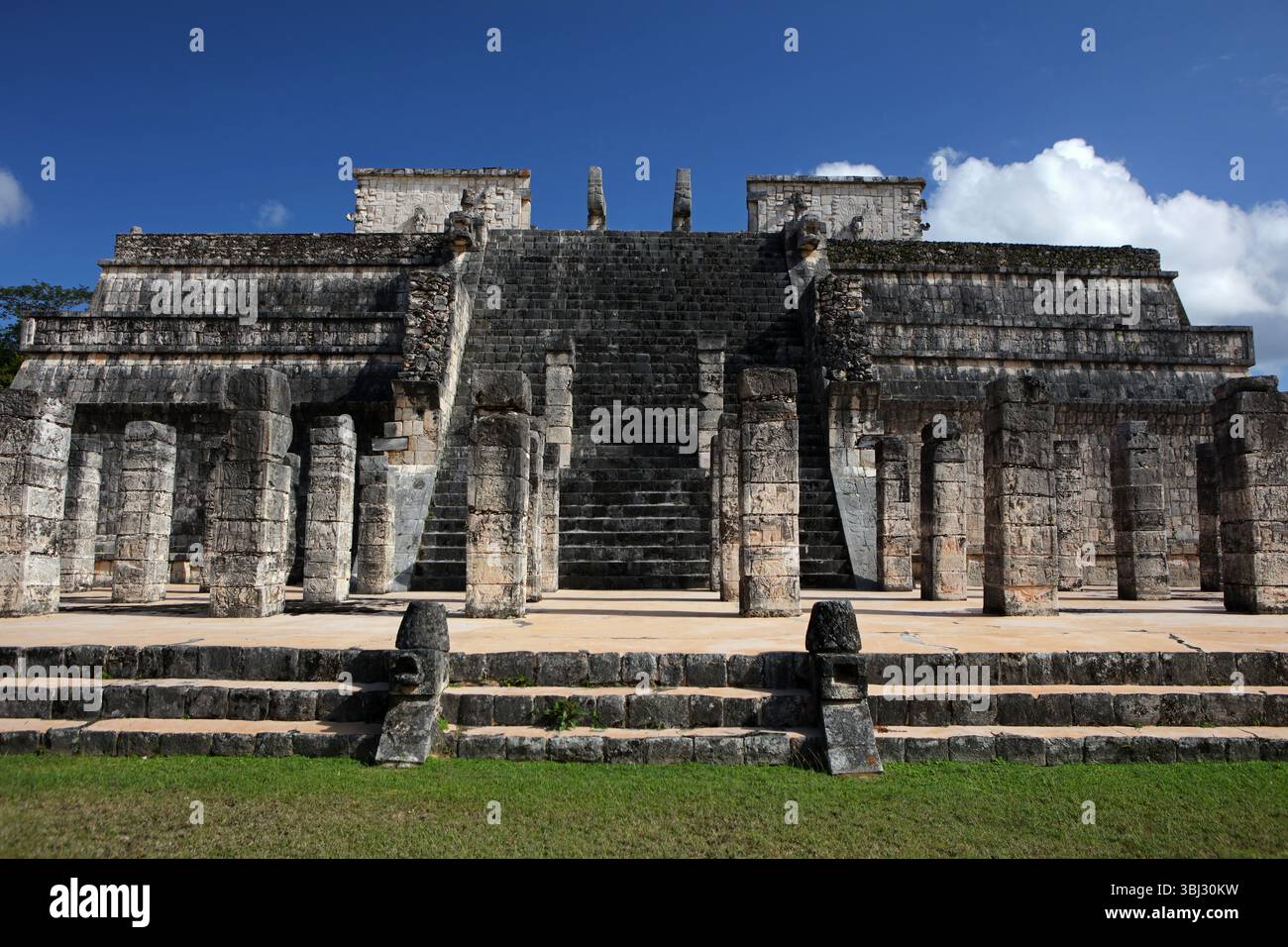 Temple of the Warriors in Chichen Itza complex, Yucatan, Mexico Stock ...