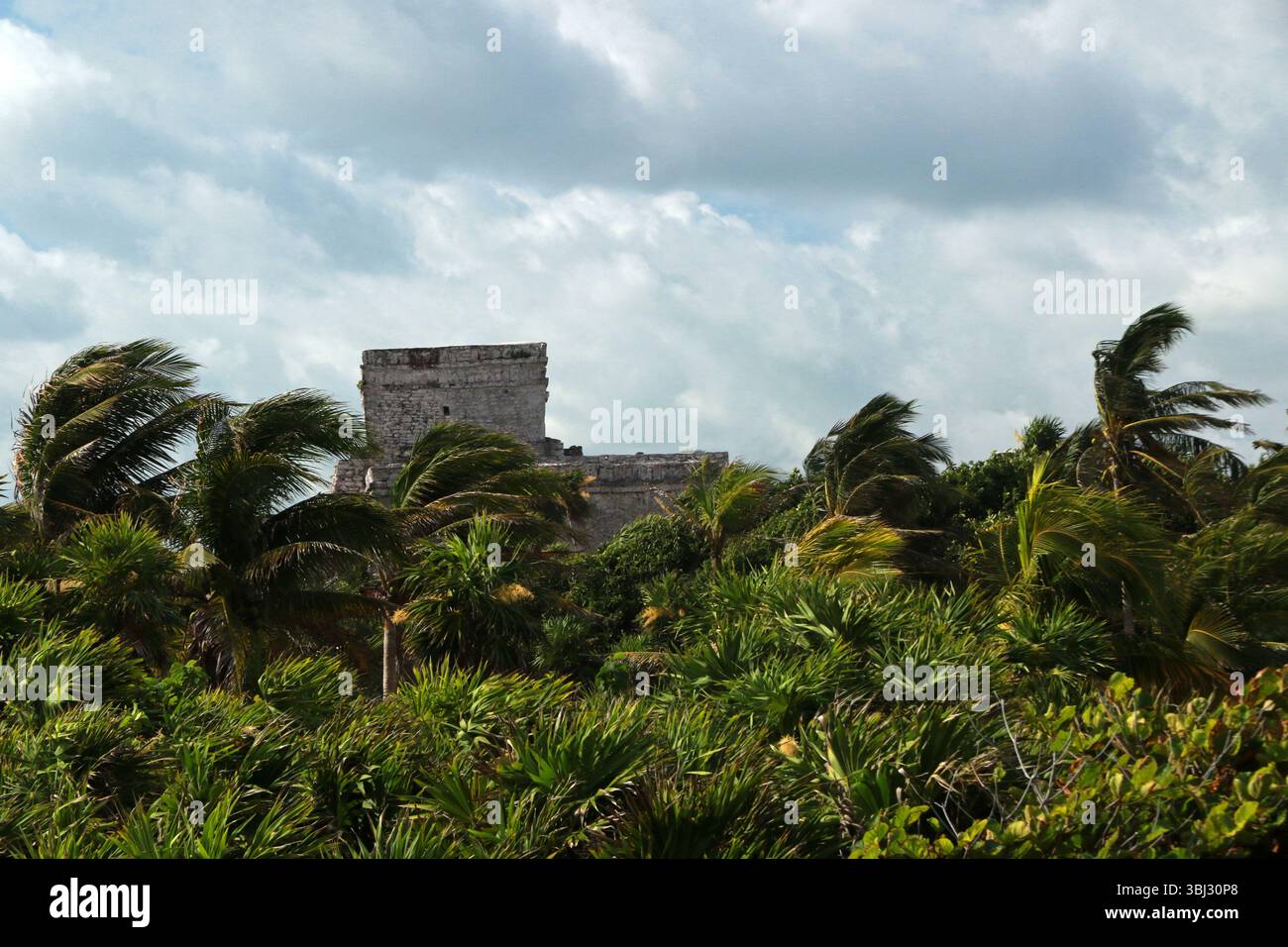 Pyramid El Castillo (The Castle) in Tulum, Mexico Stock Photo - Alamy