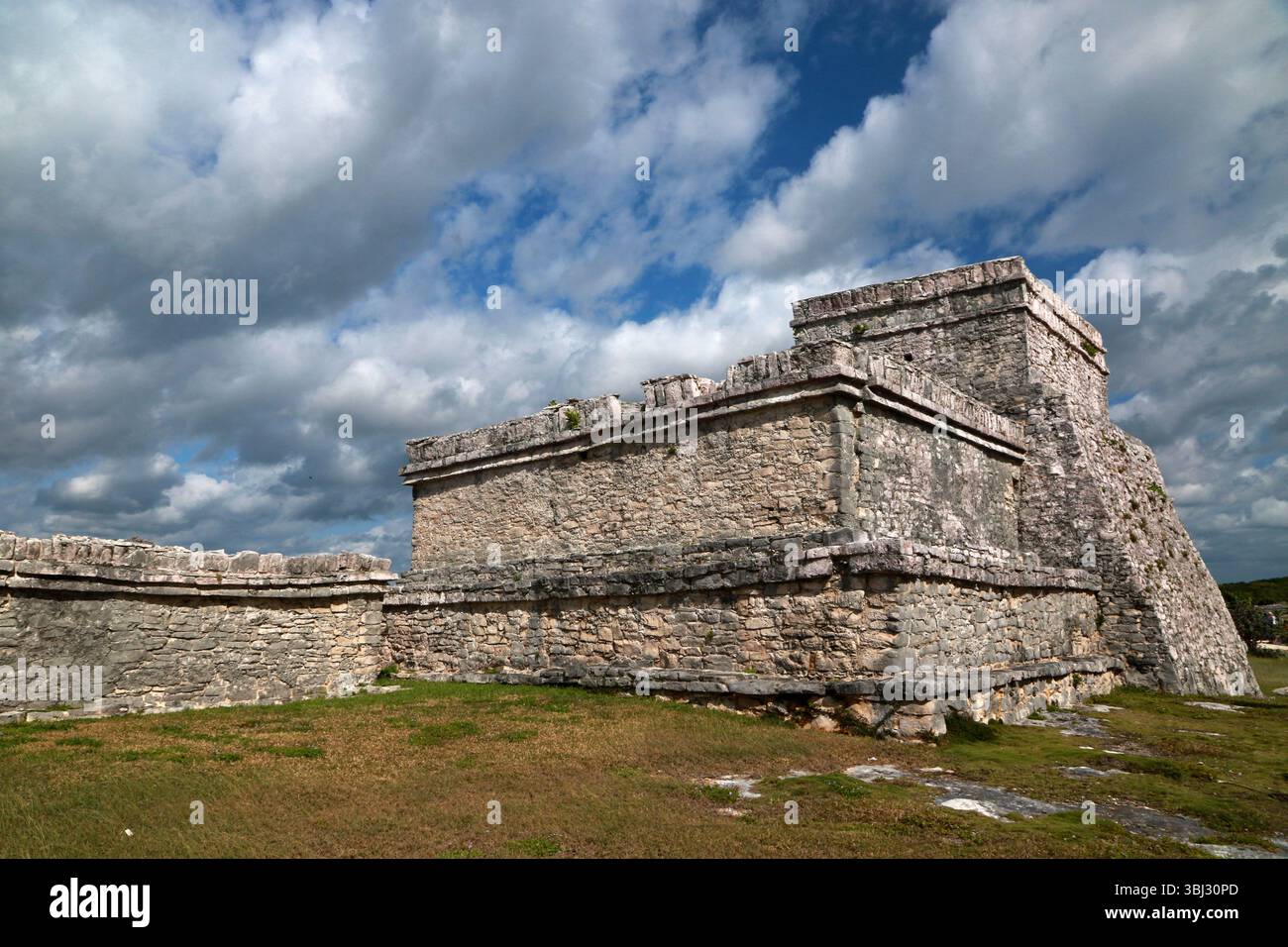 Pyramid El Castillo (The Castle) in Tulum, Mexico Stock Photo - Alamy
