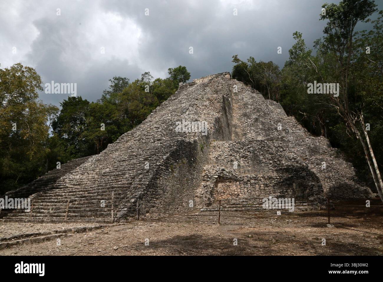 Ixmoja pyramid hi-res stock photography and images - Alamy