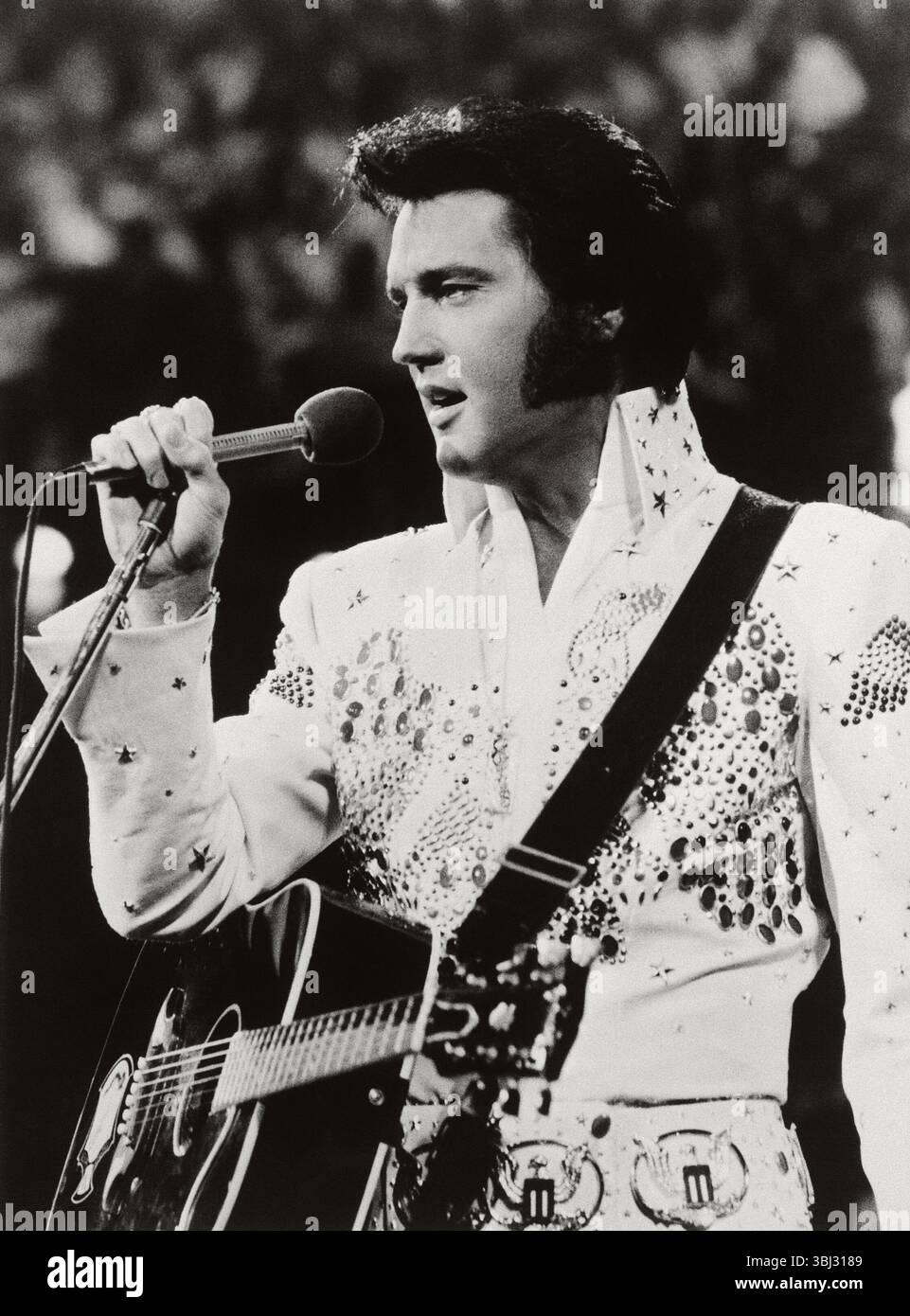 Elvis Presley performing during a concert, 1972 Stock Photo - Alamy