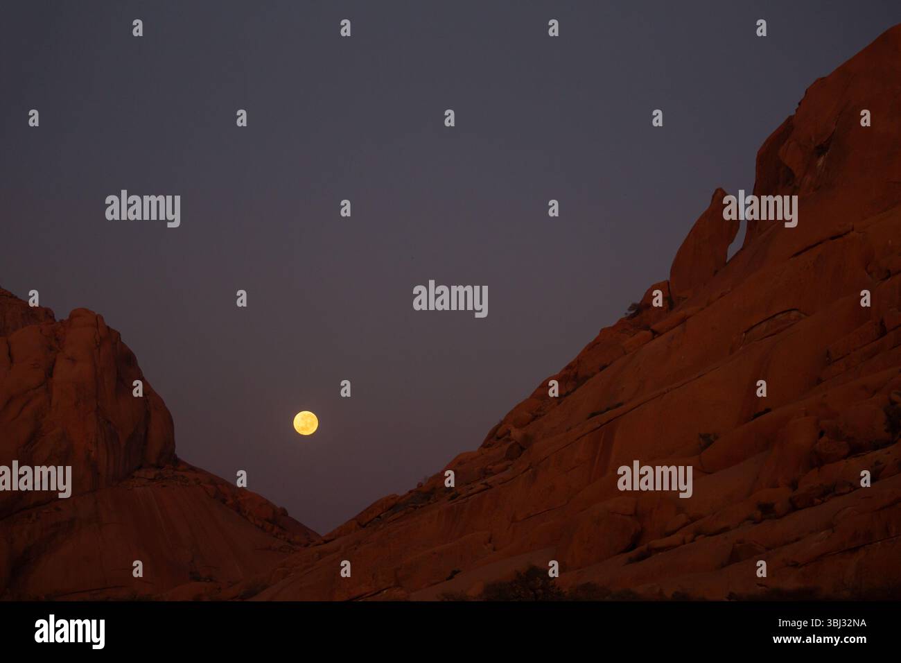 Yellow full moon sets hi-res stock photography and images - Alamy