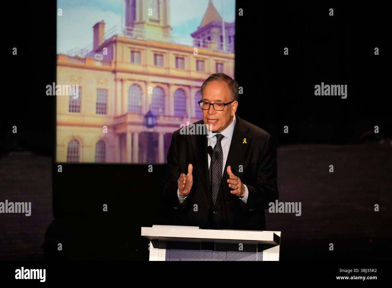 Former City Comptroller Scott Stringer speaks during the final primary ...