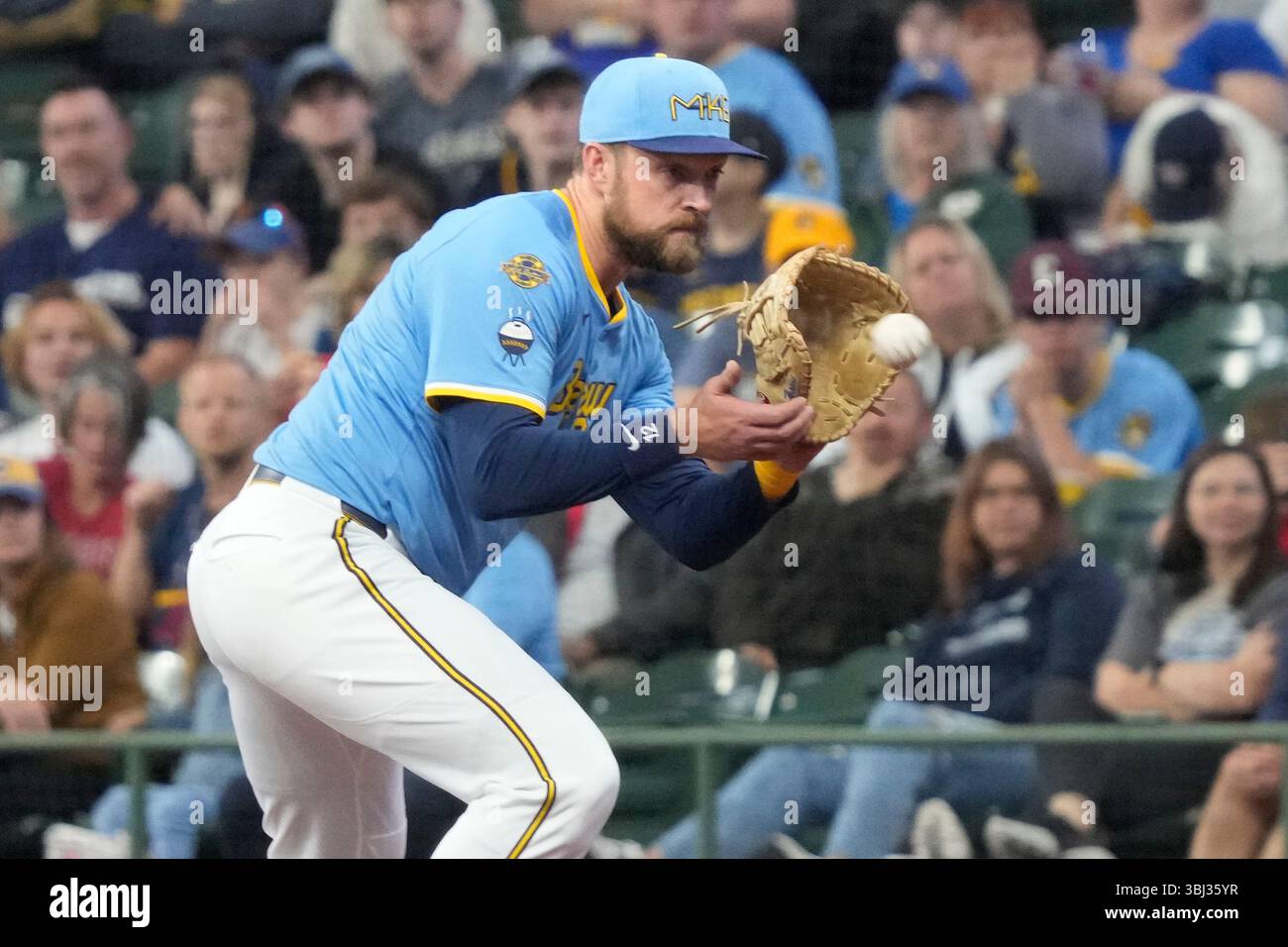 Milwaukee Brewers first baseman Rhys Hoskins fields a ground ball hit ...