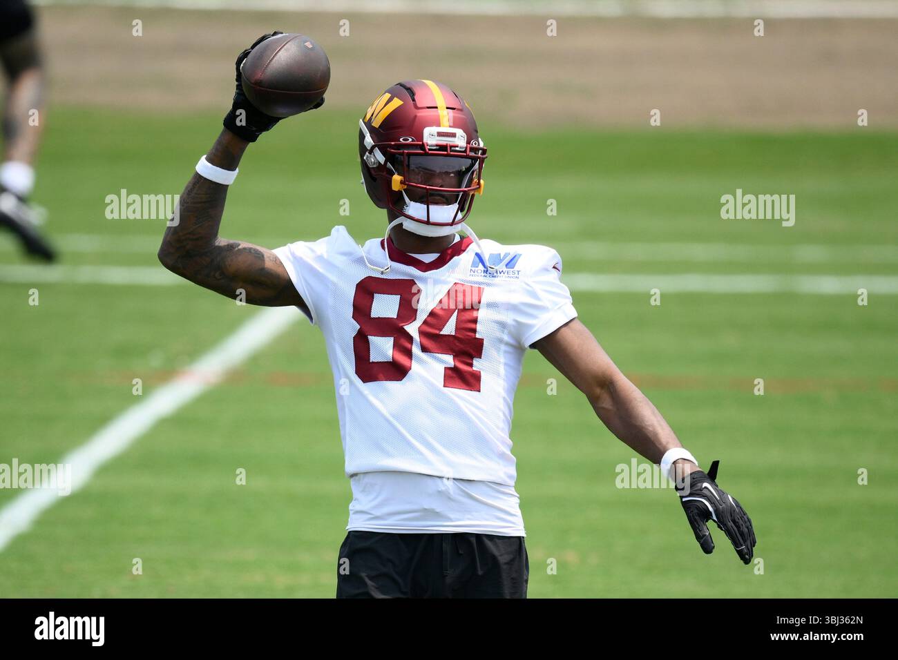 Washington Commanders wide receiver Mike Strachan (84) works out during ...