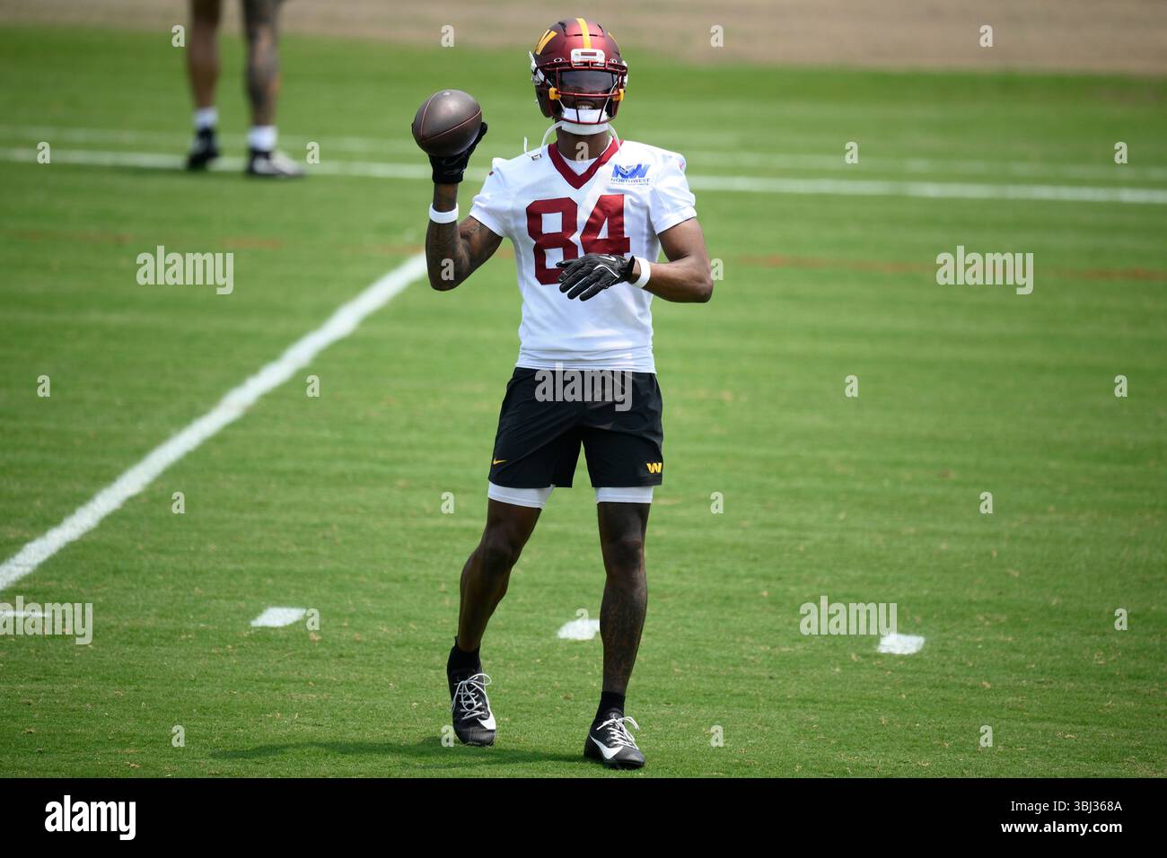 Washington Commanders wide receiver Mike Strachan (84) works out during ...
