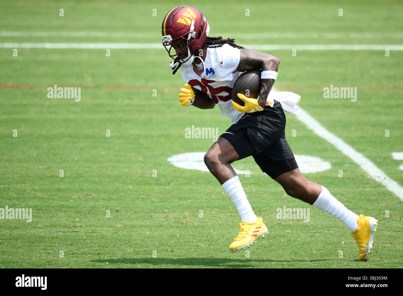Washington Commanders wide receiver Noah Brown (85) works out during ...