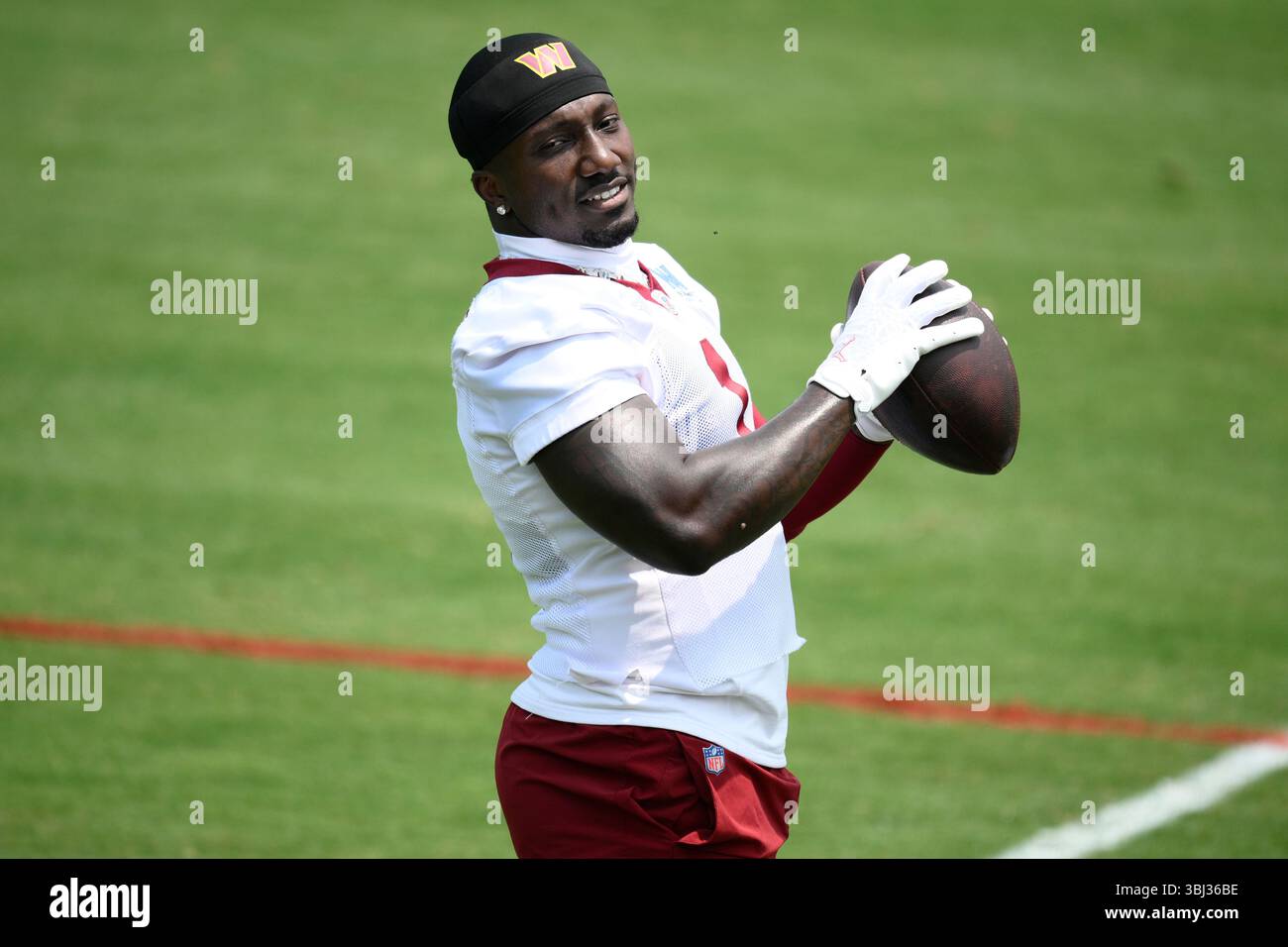 Washington Commanders wide receiver Deebo Samuel Sr. (1) works out ...