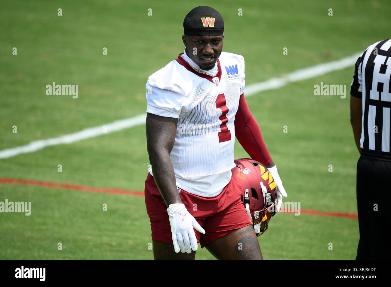 Washington Commanders wide receiver Deebo Samuel Sr. (1) works out ...