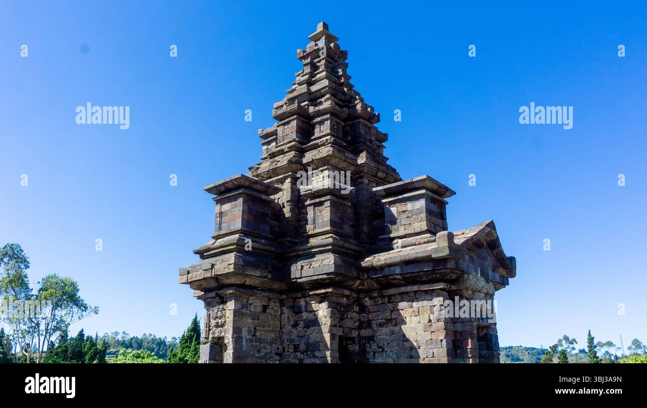 Arjuna Temple complex in Dieng. (In this complex there are Semar ...