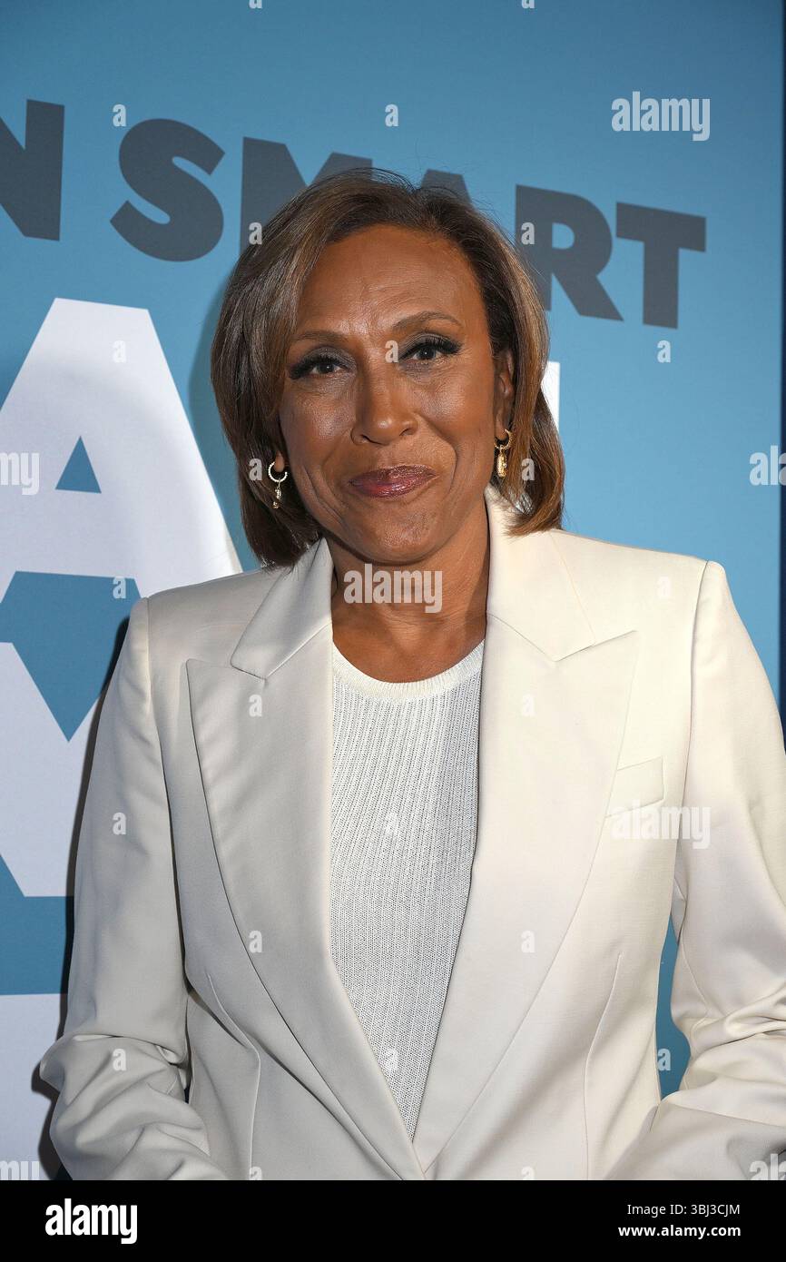 Robin Roberts attends the "Call Me Izzy" Broadway opening night on June ...