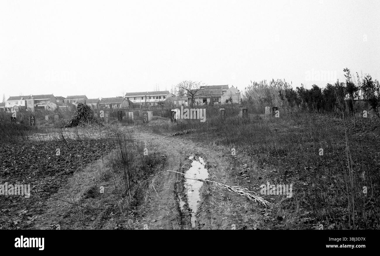 Rural Homesteads and Ancestral Graves in Late 2000s Zhejiang, China ...